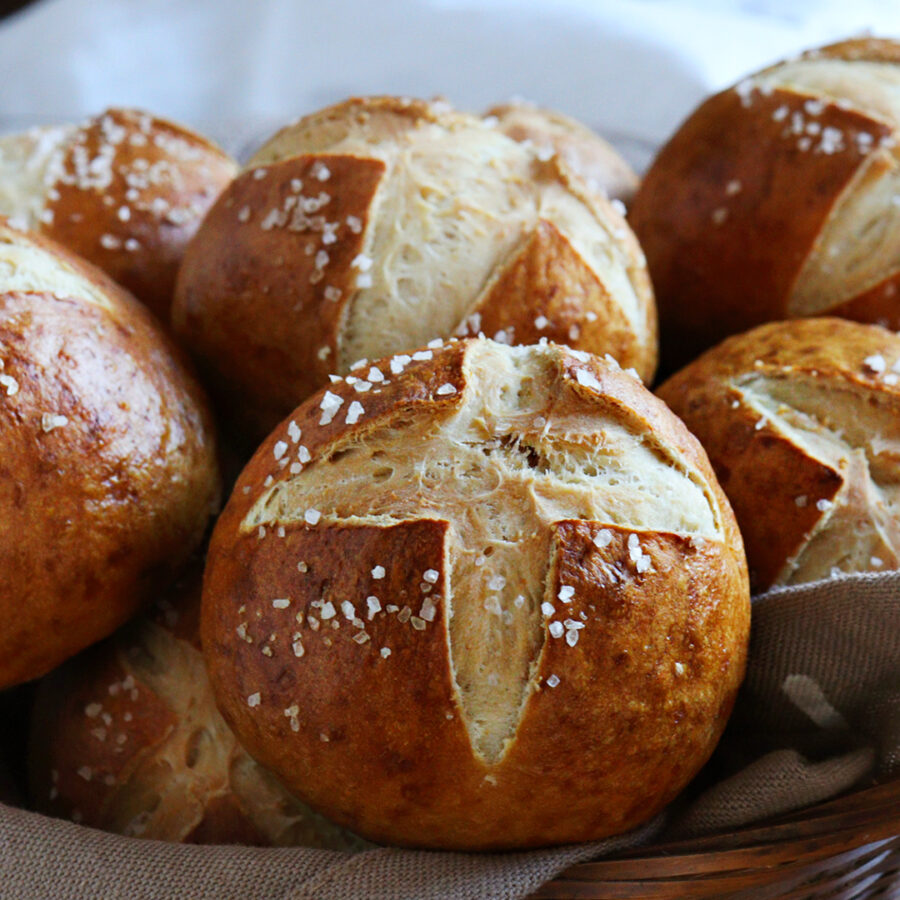 Pretzel Rolls | Panes de Pretzel – CUKit