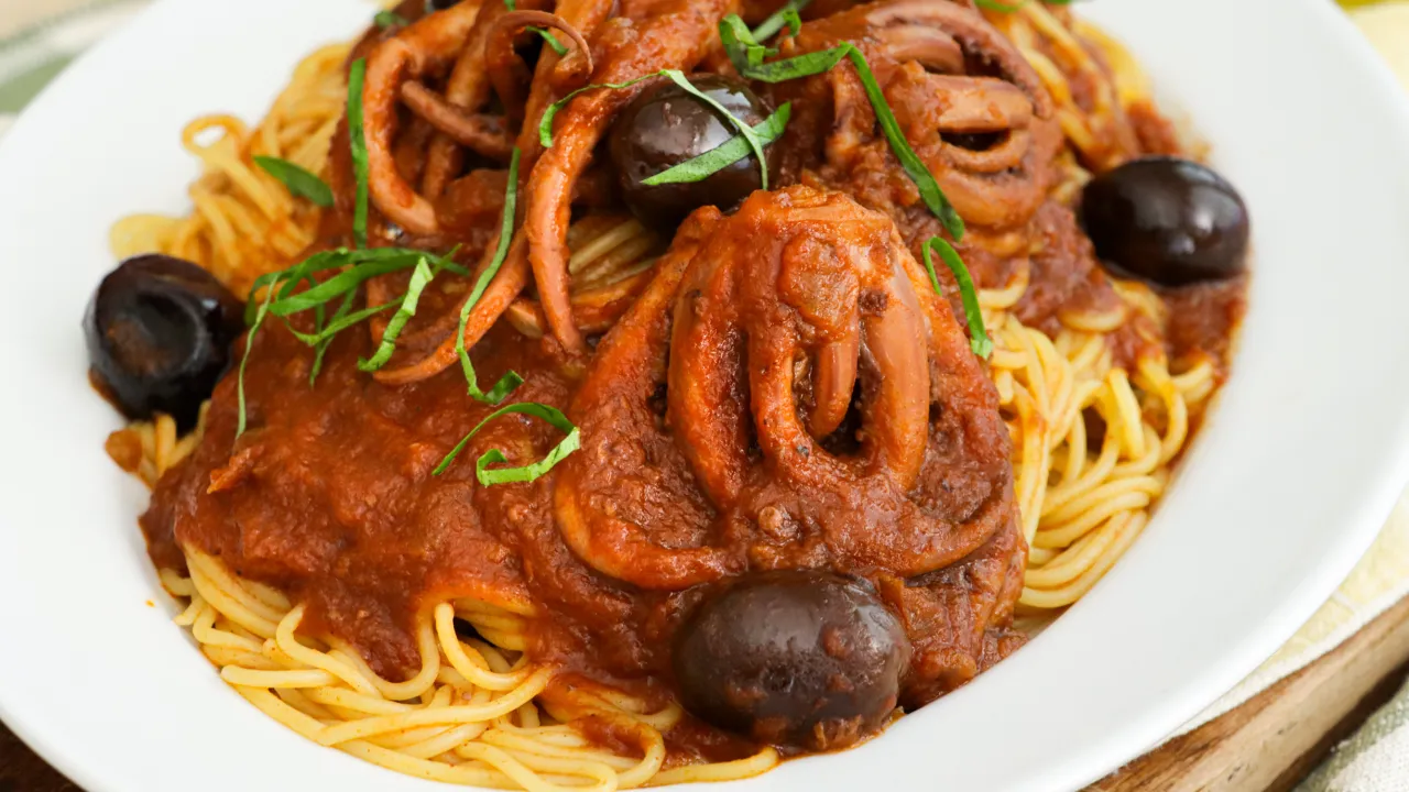 Fideos con Salsa de Calamar - CUKit